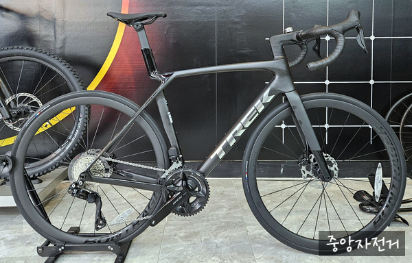 트렉 ' 8세대 마돈 SL6 105di2 ' 입고! : 네이버 블로그