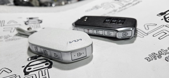 신형 K5 dl3 1.6 터보 20년식 7버튼 스마트키 신형 EV6 화이트 7버튼 스마트키 개조 이식 : 네이버 블로그