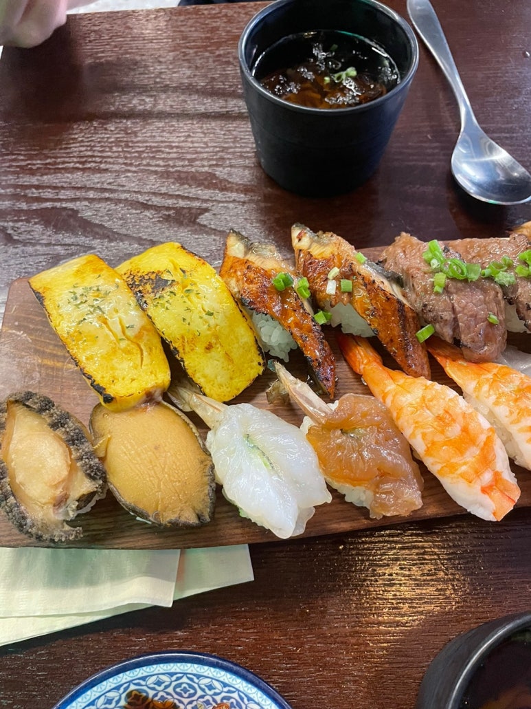 호랑이초밥 교대점 교대역 스시 초밥 맛집 내돈내산 후기 전복 살치장어 초밥 네이버 블로그