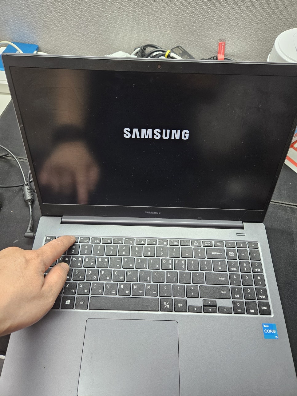 삼성전자 노트북 NT550XDA 배터리 고장 교체 작업 [ 장기동 노트북 수리 ] : 네이버 블로그