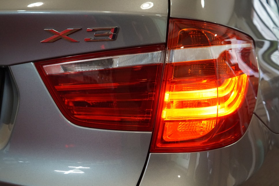 BMW F25 X3 후방 브레이크등 LED미등 수리 : 네이버 블로그