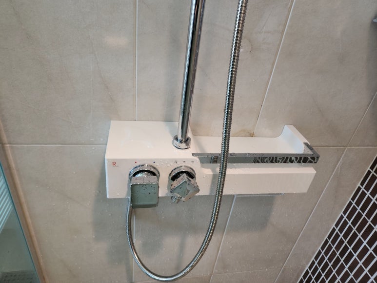 천안 샤워기 교체, 냉수 온수 수압이 갑자기 약해져 욕실 수전을 설치 수리했습니다[백석동 설비] : 네이버 블로그