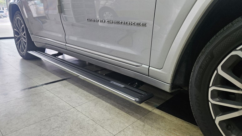 지프 그랜드 체로키 L 롱바디 써밋 전동 사이드스텝 장착 Install By Autoav 대구 네이버 블로그