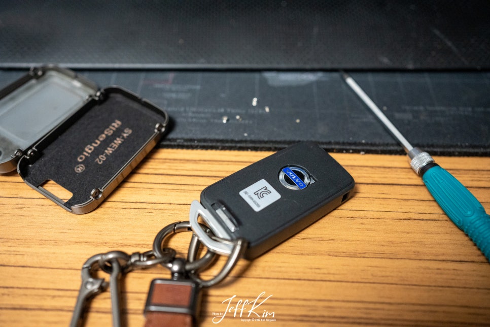 볼보 스마트키 배터리 교체 DIY (feat. CR2430건전지) : 네이버 블로그