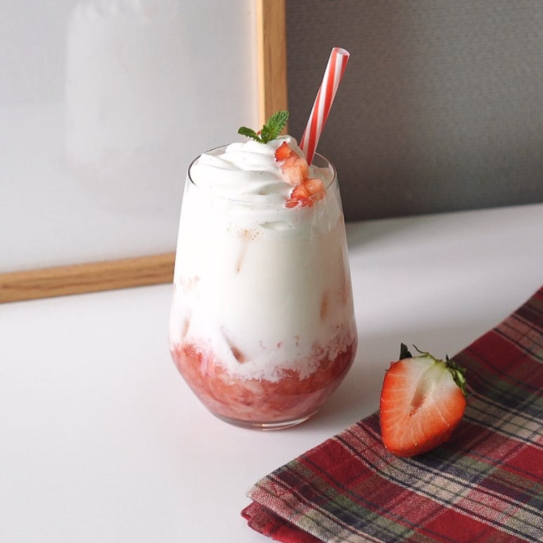 딸기크림라떼 만들기🍓ㅣStrawberry cream latte recipeㅣ홈카페레시피 : 네이버 블로그