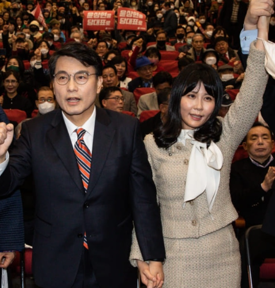 윤상현 국회의원 프로필 와이프 신경아 전 부인 전효선 가족 장인 자녀 고향 군대 종교 네이버 블로그