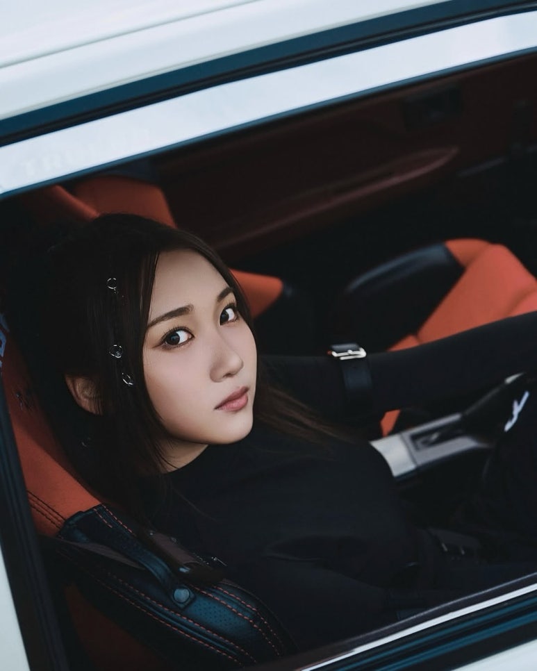 “MZMC 첫 걸그룹”… VVS, 5인 전원 공개 완료 : 네이버 블로그