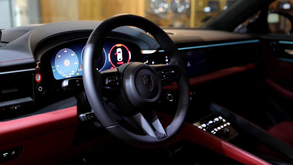 포르쉐 마칸 EV 터보 시승기, 스피커 방음 작업! : 네이버 블로그