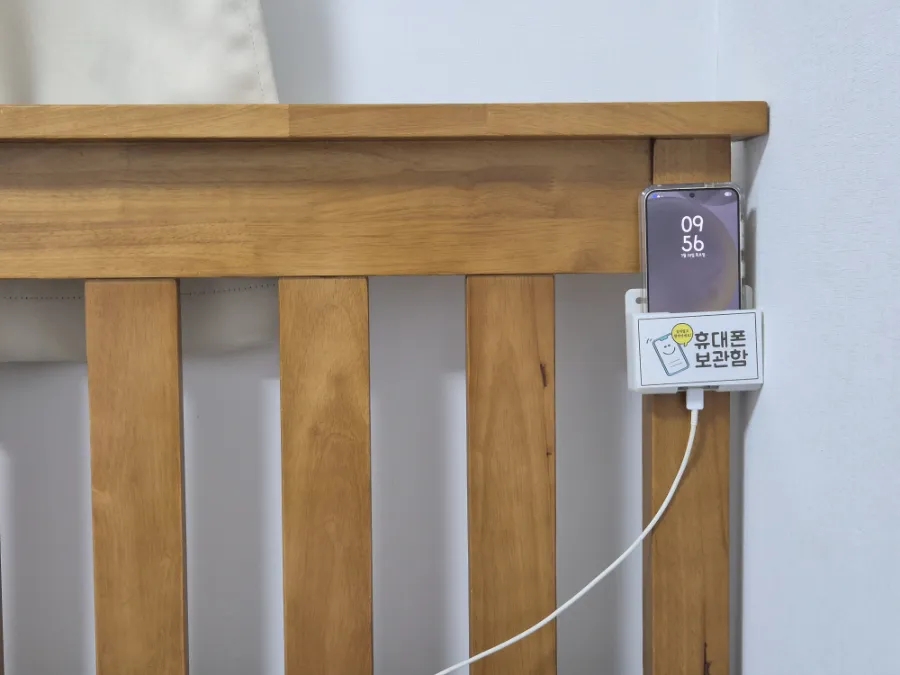 휴대폰거치대 꼭 필요한 이유~ #붙이는 휴대폰 보관함으로 생활이 더 편리해졌어요~!! : 네이버 블로그