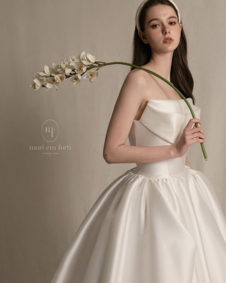 W.08 본식 웨딩드레스 투어 후기 실크, 오간자, 레이스, 잔잔비즈 [ 모리엠포티 / 크리드제이 ] : 네이버 블로그