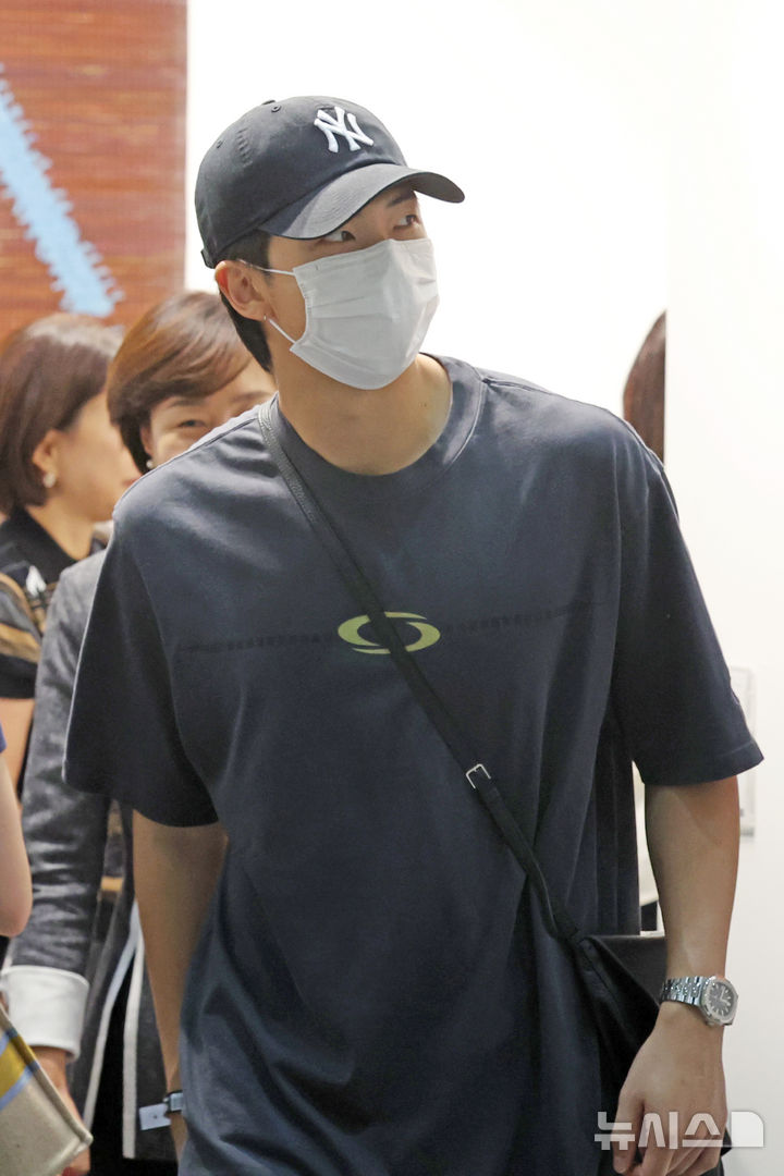 BTS 방탄소년단 RM - 250903 2025 코엑스 프리즈 서울 전시장 개막 기념 방문 근황 전시 감상 사진과 영상 등장 ㅠㅠ : 네이버 블로그