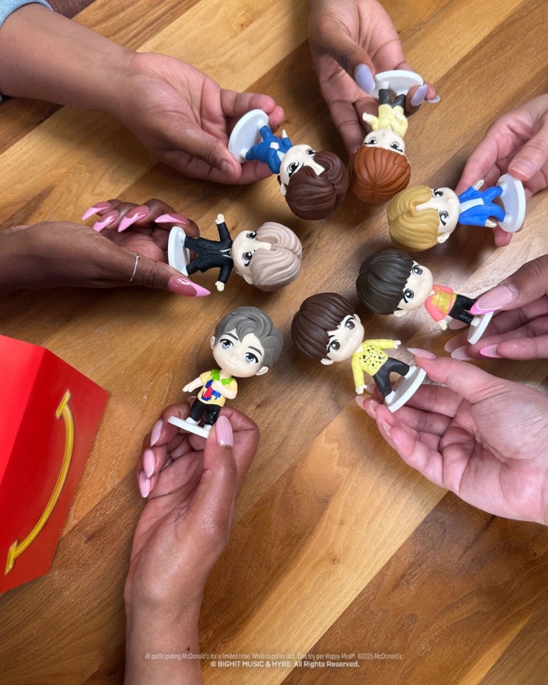 BTS 방탄소년단 - 250903 맥도날드 해피밀 타이니탄 콜라보 피규어 실물 사진 등장 ㅠㅠ : 네이버 블로그