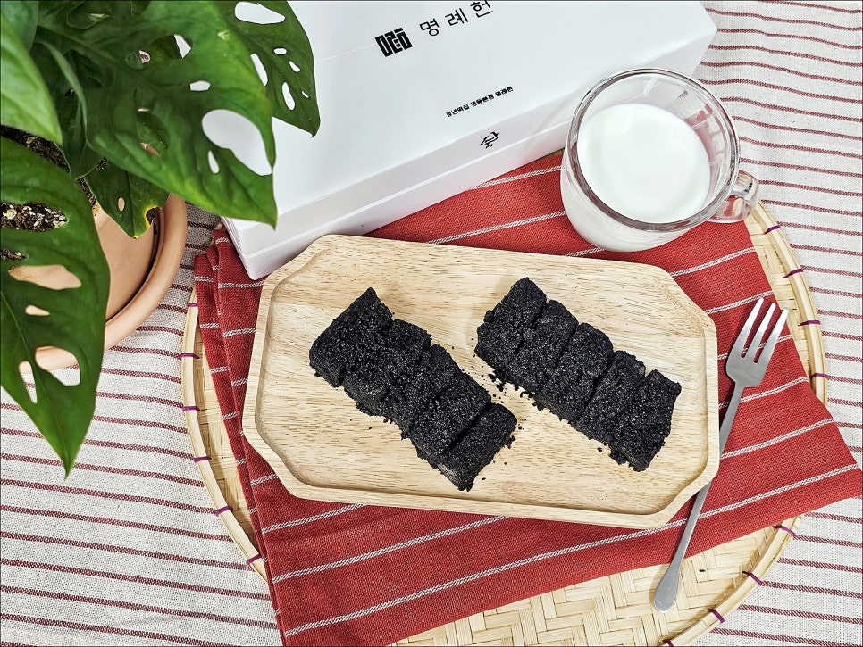 명동 대표 떡집 명례헌 줄서서 먹는 흑임자 인절미 추석선물 후기 : 네이버 블로그