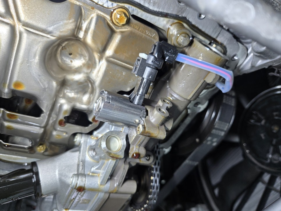 벤츠 W213 E300 P06DA00 오일펌프 제어밸브 전기전 오류 오일압력컨트롤밸브 교환 작업 하남·미사·송파·강동 수입차정비 ...