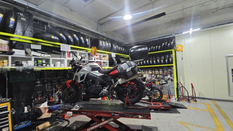 YG바이크 BMW F800R 켈리퍼 디스크교환 : 네이버 블로그