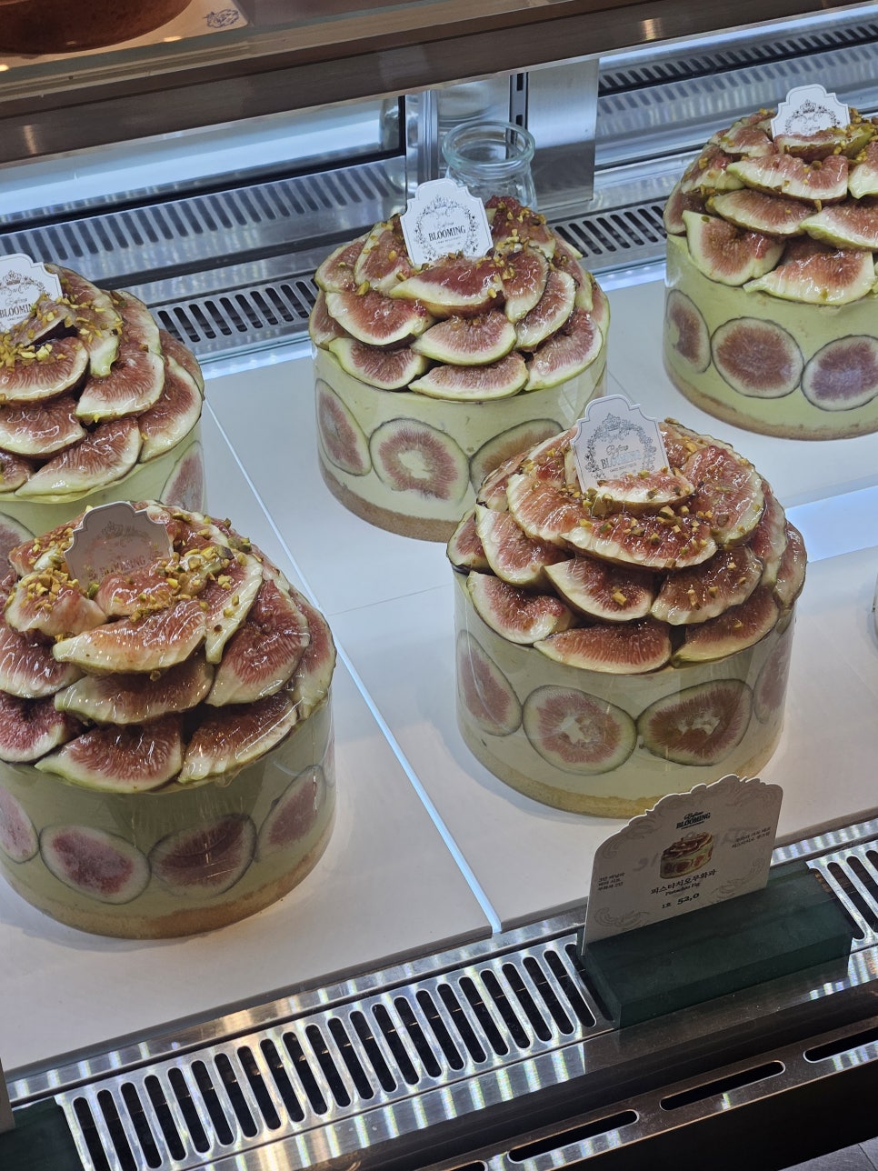 용산 케이크맛집 I 피스타치오 무화과롤 찐 추천 비포블루밍 : 네이버 블로그