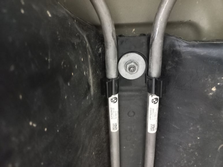 BMW 320d 뒷자리바닥 달그닥 소음발생 : 네이버 블로그