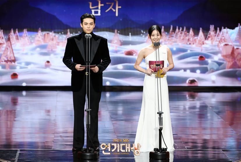 배우 정수빈 드레스 2024 Sbs연기대상 시상식 실크드레스 네이버 블로그