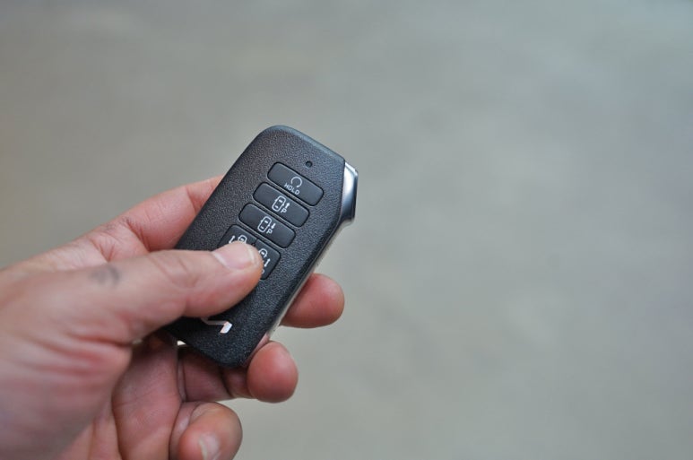 4세대 카니발KA4 가솔린 차량 원격주차 (RSPA) 순정옵션 추가 시공.. : 네이버 블로그