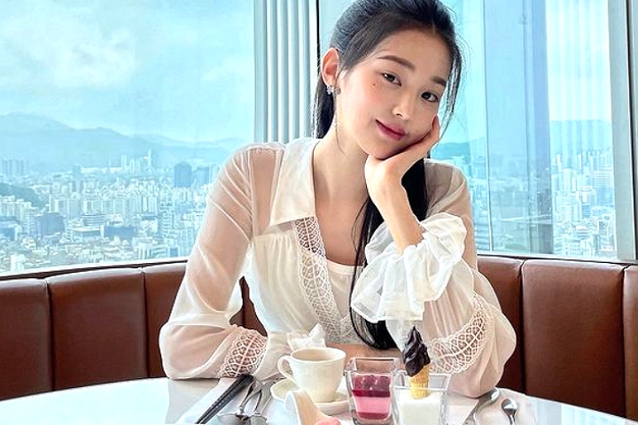 "나를 행복하게 해" 장원영이 공개한 5성급 호텔서 찍은 일상사진 : 네이버 블로그