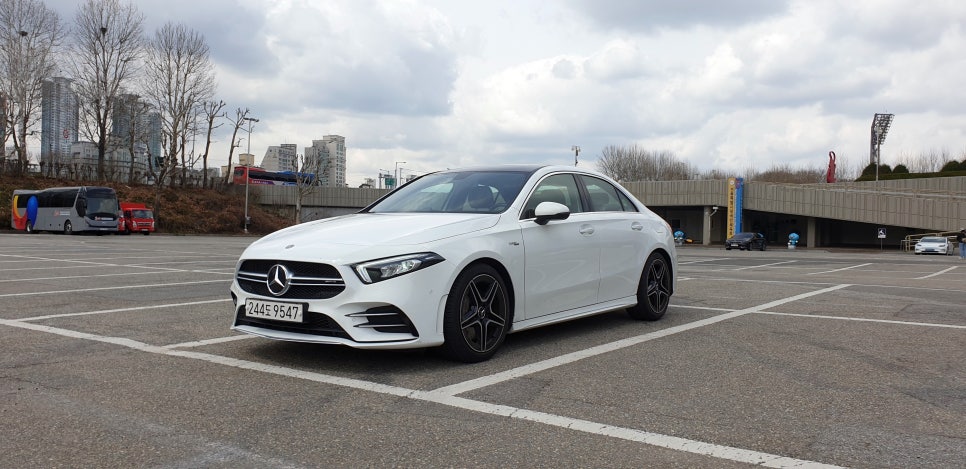 [시승기] 'AMG 막내' 옵션보단 고성능 AMG A35 4매틱 세단 : 네이버 블로그