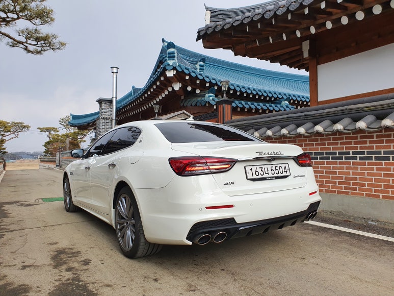 [시승기] "우아한 맹수" 430마력의 기함급 세단 '마세라티 콰트로포르테 S Q4' : 네이버 블로그