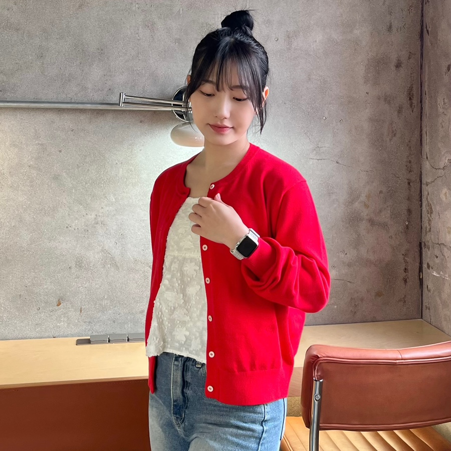 여성 봄 니트 가디건 브랜드 추천 Knizure 니주르 브이넥 라운드넥 빨간 가디건 코디 : 네이버 블로그