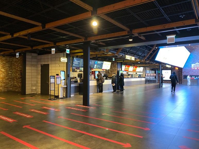 CGV용산 아이맥스관 미키17 관람 후기 : NO스포, IMAX 스크린 화면 비율 위주 썰 : 네이버 블로그