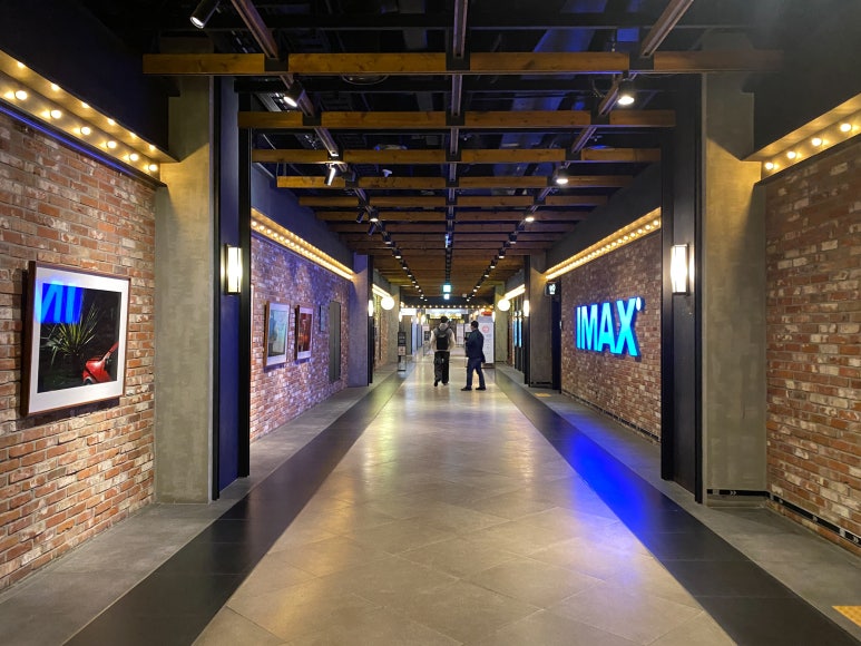 CGV용산 아이맥스관 미키17 관람 후기 : NO스포, IMAX 스크린 화면 비율 위주 썰 : 네이버 블로그