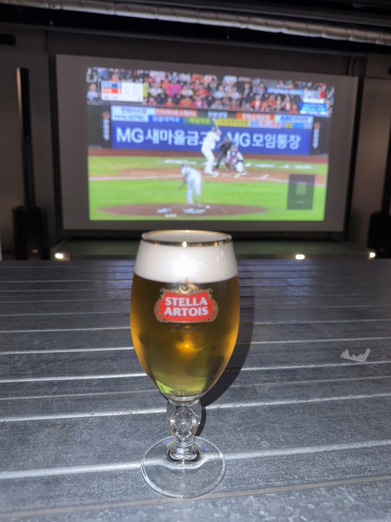 [성수술집] 서울에서 야구 틀어주는 술집 찾는다면? 성수 대형스크린 펍에서 가을야구 응원 : 네이버 블로그