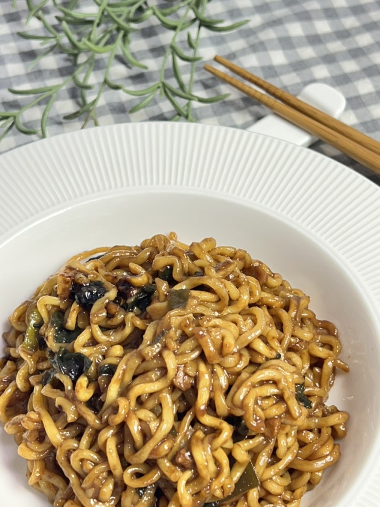 짜파게티 2개 너구리 1개로 끓이는 짜파구리 레시피 파김치 꿀 조합 주말 간편식 : 네이버 블로그