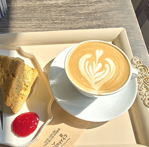 대구 달서구 수목원 대곡 주변 감성카페 완(WANN).드립커피. 바닐라라떼 맛집.창이 예쁜 카페 추천 : 네이버 블로그