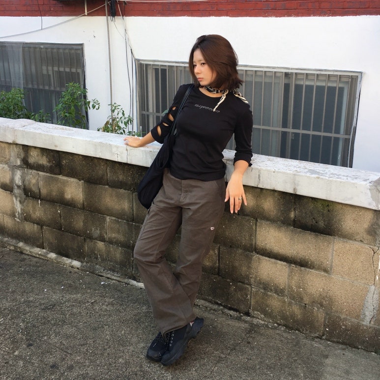 오들리워크샵 Odlyworkshop 25FW 컷아웃 카프리 롱슬리브 솔직 리뷰 및 코디 : 네이버 블로그