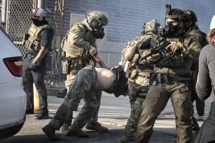 단독: ICE, 시카고에서 ICE 요원으로 위장한 불법 이민자 단속 : 네이버 블로그