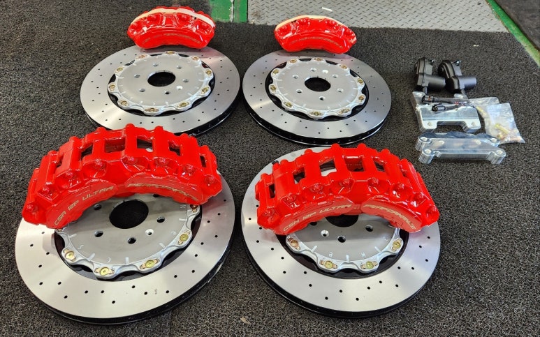 캐딜락 에스컬레이드 브레이크튜닝 CSR 12P 리어 6P브레이크 장착*에스컬레이드 브레이크 튜닝 전문 부산 사하구 브레이크 타이어 매니아*CSR 12P 6P 브레이크 ...