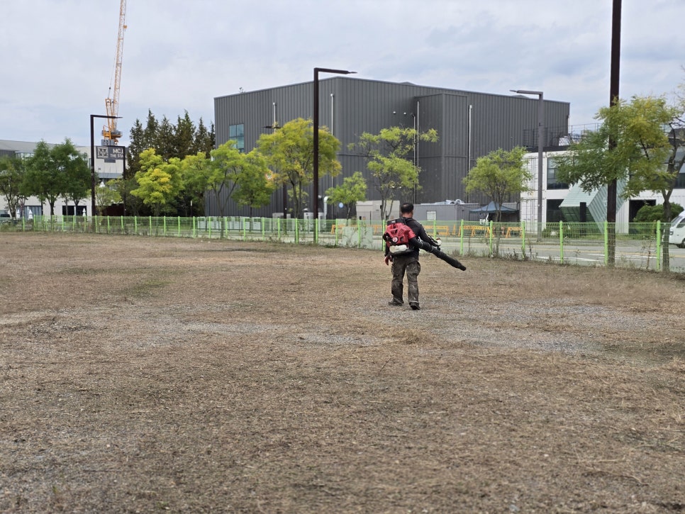 파주출판단지, 롯데프리미엄아울렛 예초, 제초 작업현장 : 네이버 블로그
