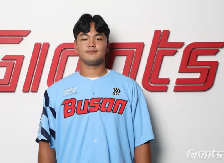 가을 리그도 폭격 중! 롯데의 박병호가 될 재목임을 입증 중인 유망주 : 네이버 블로그