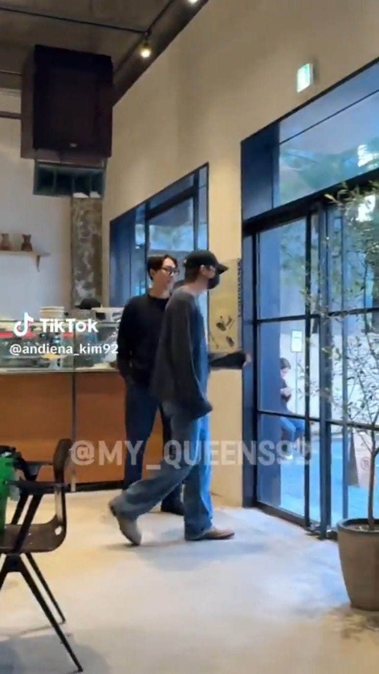 BTS 방탄소년단 RM - 251104 카페 방문 일상 근황 한장면 영상 등장 ㅠㅠ : 네이버 블로그