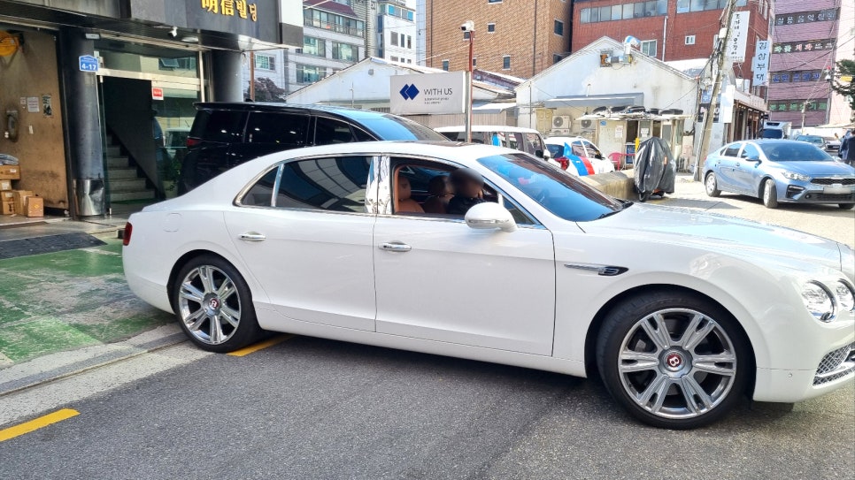 벤틀리 플라잉스퍼 익스테리어 크롬(하단 그릴 / 필러 크롬 몰딩) 튜닝으로 하나뿐인 내 차 만들기! [서울/부산] : 네이버 블로그