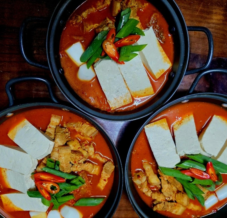 진하게 끓여 더 맛있는 김치찌개 비법 묵은지로 만드는 밥도둑 레시피 : 네이버 블로그