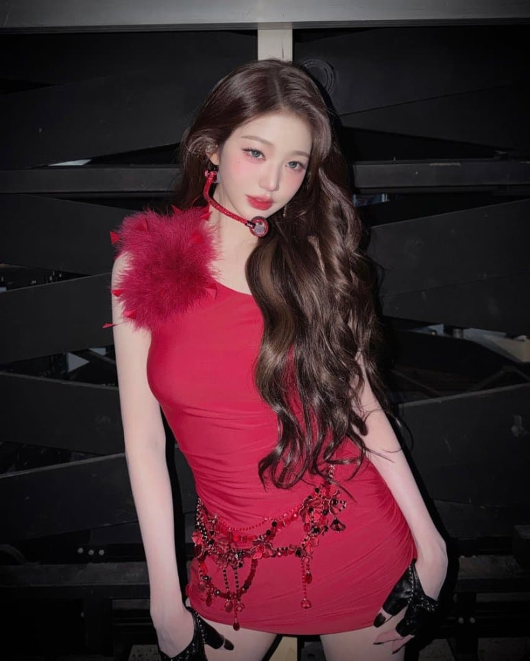 251107 장원영 인스타그램 업! About 8♥️🌹🥀🩸🖤💋 : 네이버 블로그