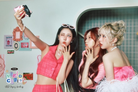 VIVIZ 2026 SEASON'S GREETINGS [VIVID GIRLS] Concept Photo 1 : 네이버 블로그