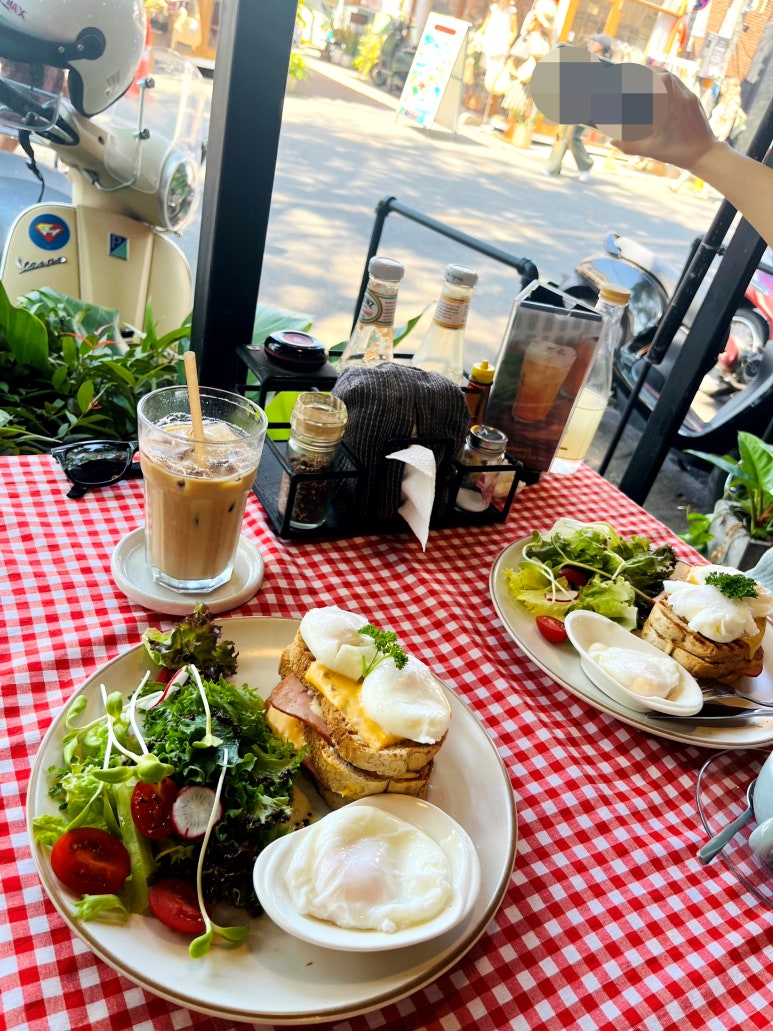 [아이와 치앙마이 한달살기] 15. Manifreshto님만해민 올드타운 브런치, 까이양 청더이, Ristr8to, Bar ...