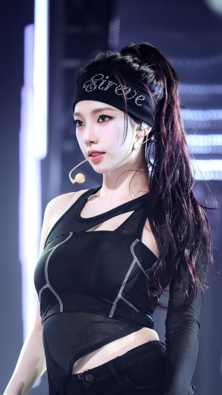 [춘천미용실] 블랙커런트 염색, 웜톤·쿨톤 모두 잘 어울리는 이유는? 타나헤어 소영 : 네이버 블로그