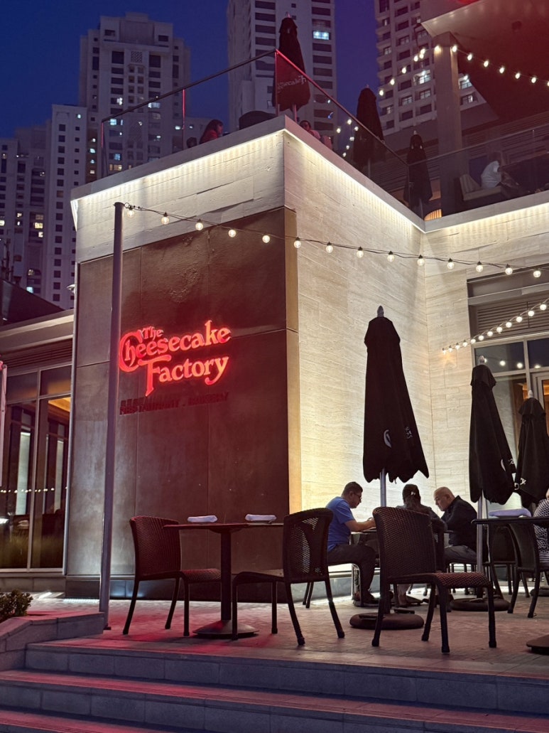 두바이여행 치즈케이크팩토리 cheesecake factory 스테이크 두바이 맛집 JBR비치 야경 : 네이버 블로그
