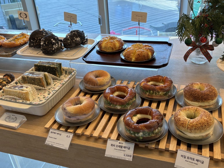 천안 카페 크리스마스 느낌 가득한 대형 베이커리 카페 그림스카페 : 네이버 블로그