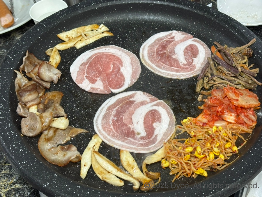 상대원 고기집 삼겹살 차돌박이 관자구이 새조개무침까지 만나볼 수 있는 “대원상회” 옛 성남사진보며 이야기 꽃 피운 가족 외식 ...