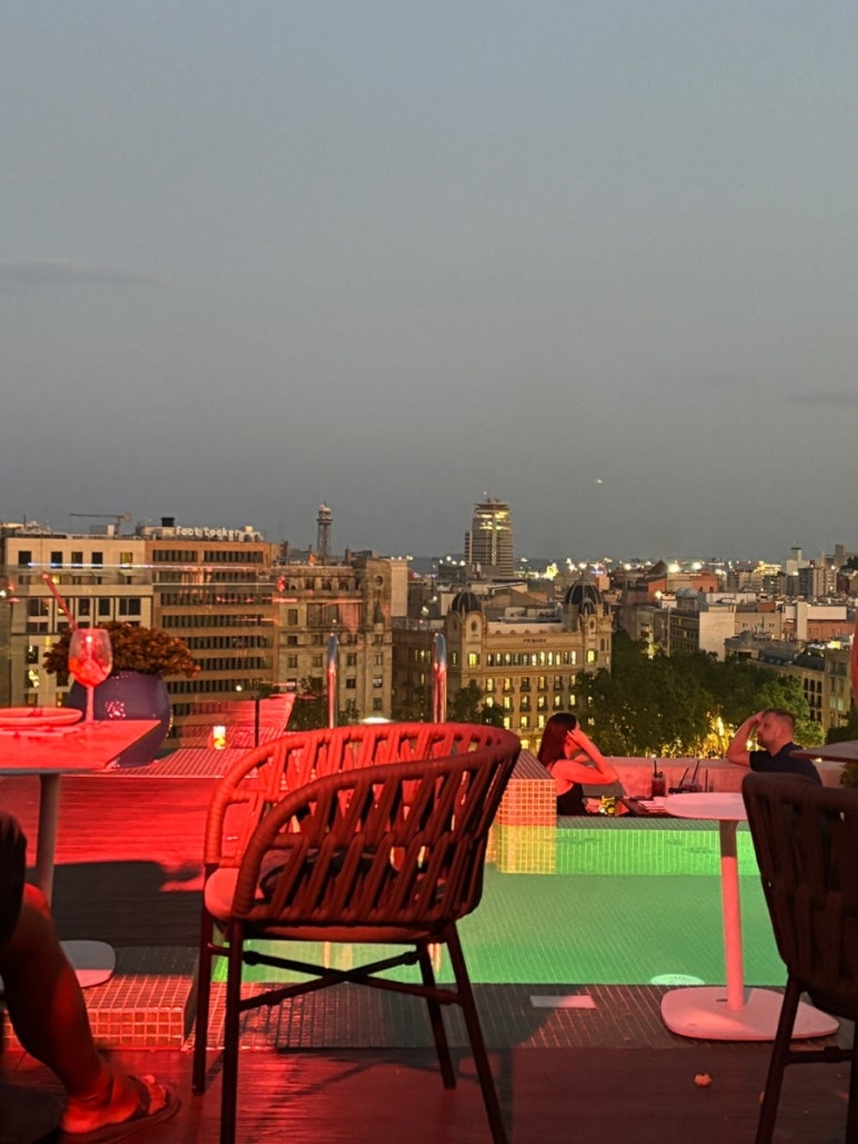 바르셀로나 루프탑바 추천 까탈루냐 광장 바로 앞 SkyBar Barcelona Hotel Iberostar 후기 : 네이버 블로그