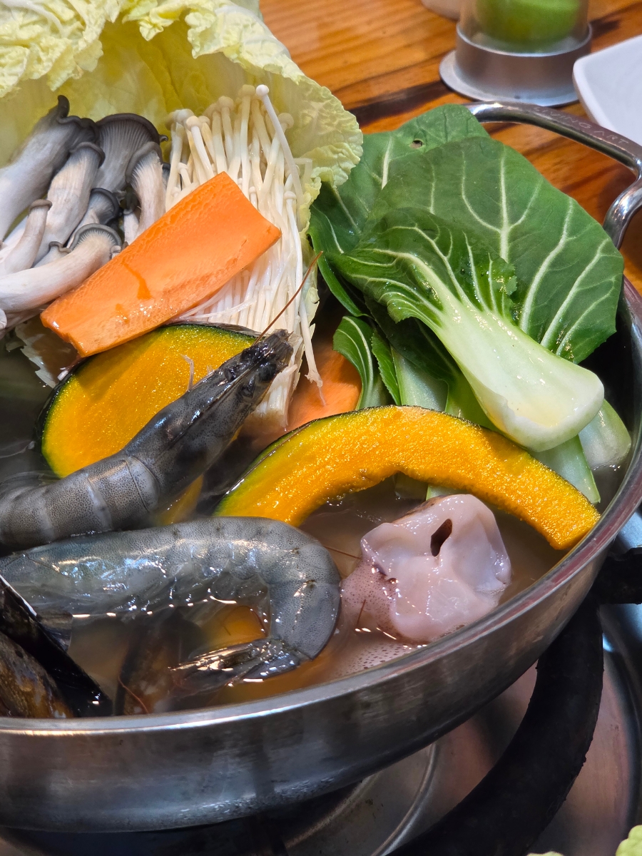 서울근교 파주헤이리마을 맛집 용궁칼국수 애견동반식당 해물가득한 겨울 국물요리 장단콩 밀키트 : 네이버 블로그