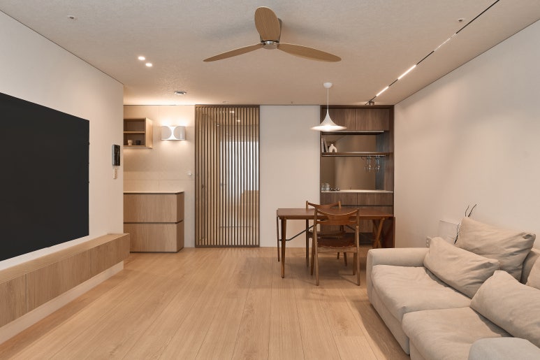 다이닝이 집의 중심이 되는 새로운 제안 | 뚝섬 한솔 리베르 32평 | 스튜디오 에드윈 : 네이버 블로그